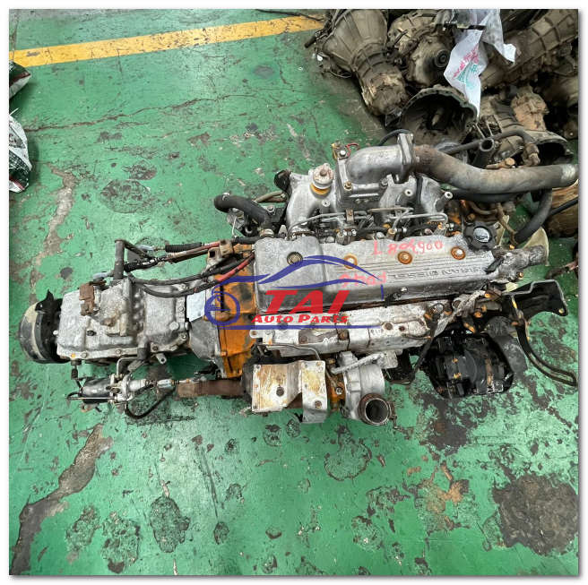 Nissan Atlas FD42 FD46 FD46 Turbo Engine Assembly With 2WD Manual Gearbox