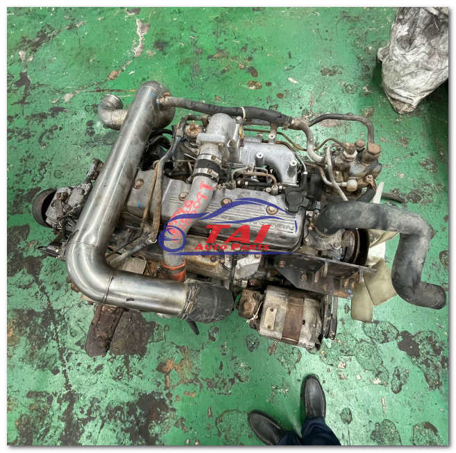 Nissan Atlas FD42 FD46 FD46 Turbo Engine Assembly With 2WD Manual Gearbox