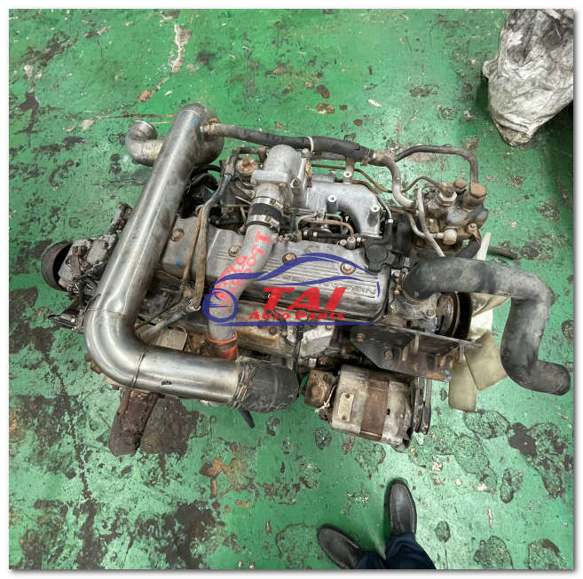 Nissan Atlas FD42 FD46 FD46 Turbo Engine Assembly With 2WD Manual Gearbox