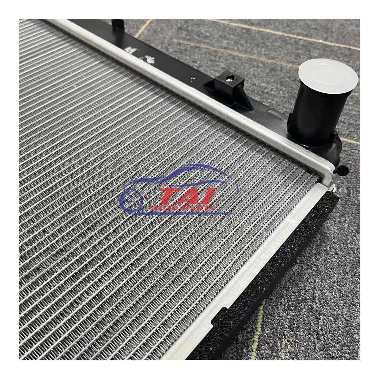 K9F-1301010A Auto Spare Parts Bus Radiator Assembly Water Tank Condenser