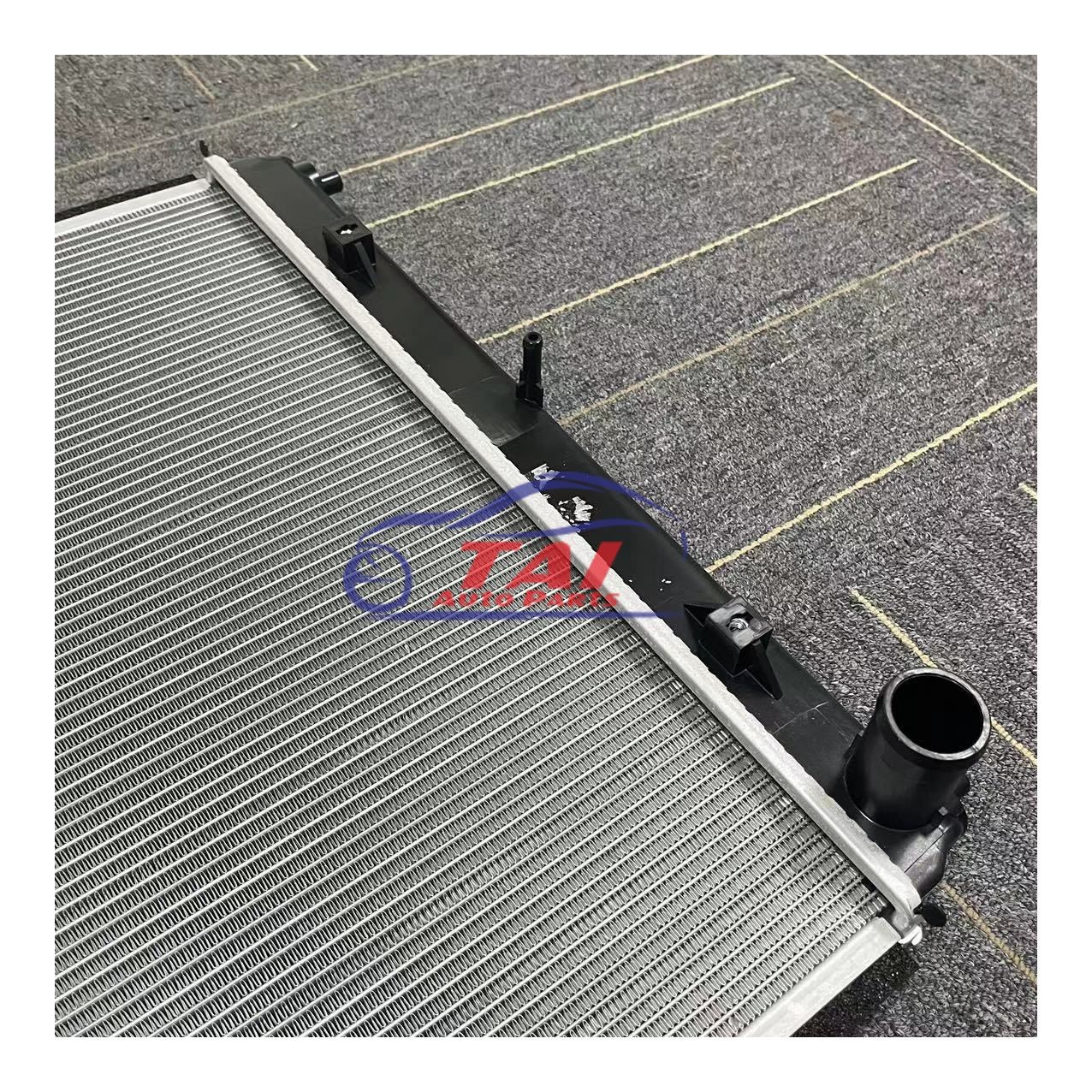 K9F-1301010A Auto Spare Parts Bus Radiator Assembly Water Tank Condenser